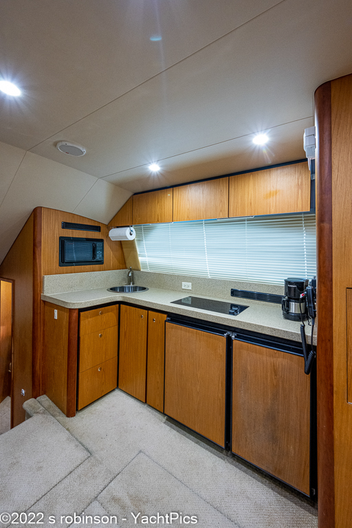 36_luhrs_a_party_hull_galley_1.jpg